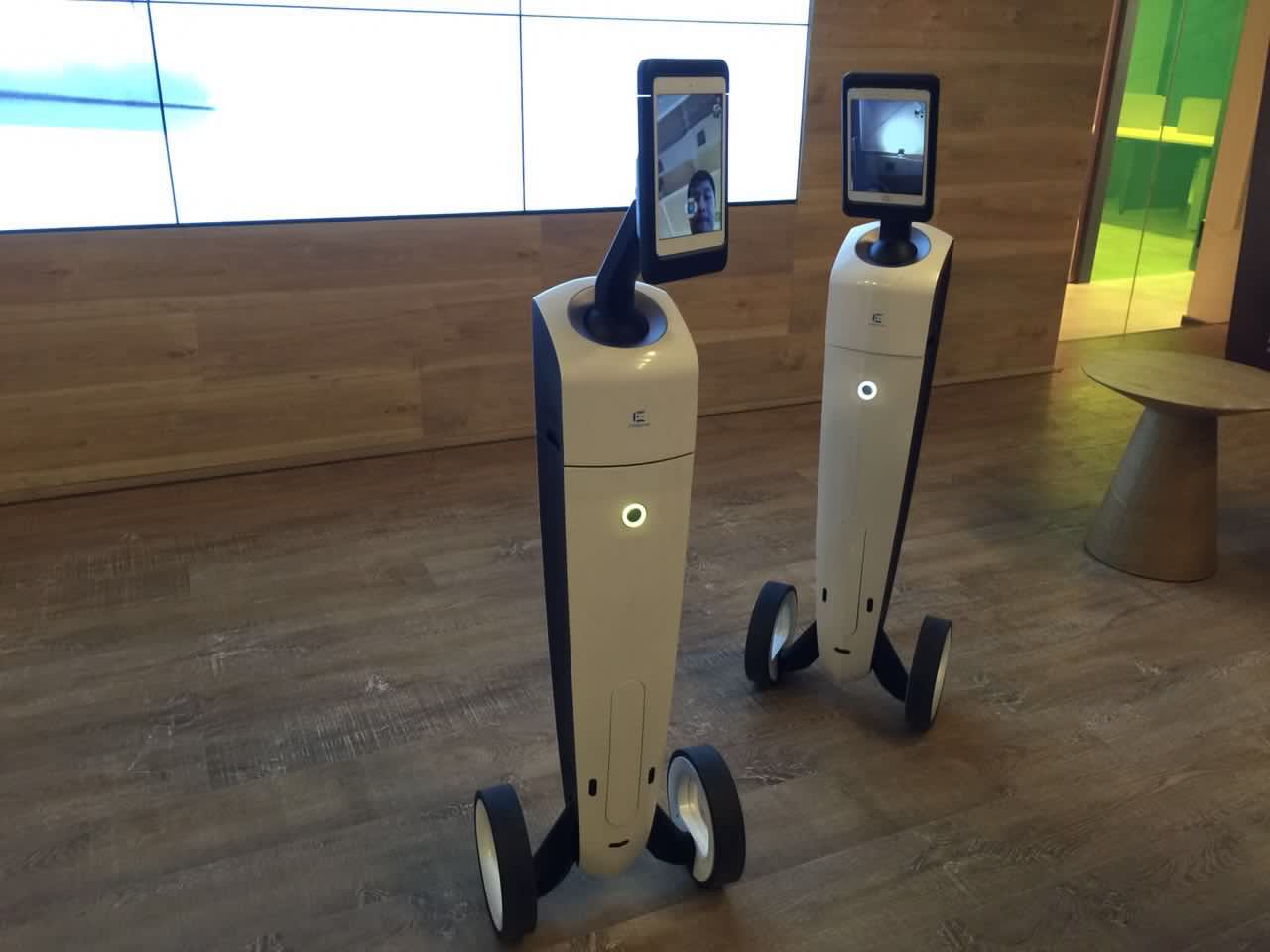 EZ Robotics在深圳正式发布TBOT，这是一个陪伴型的智能机器人 - 动点科技