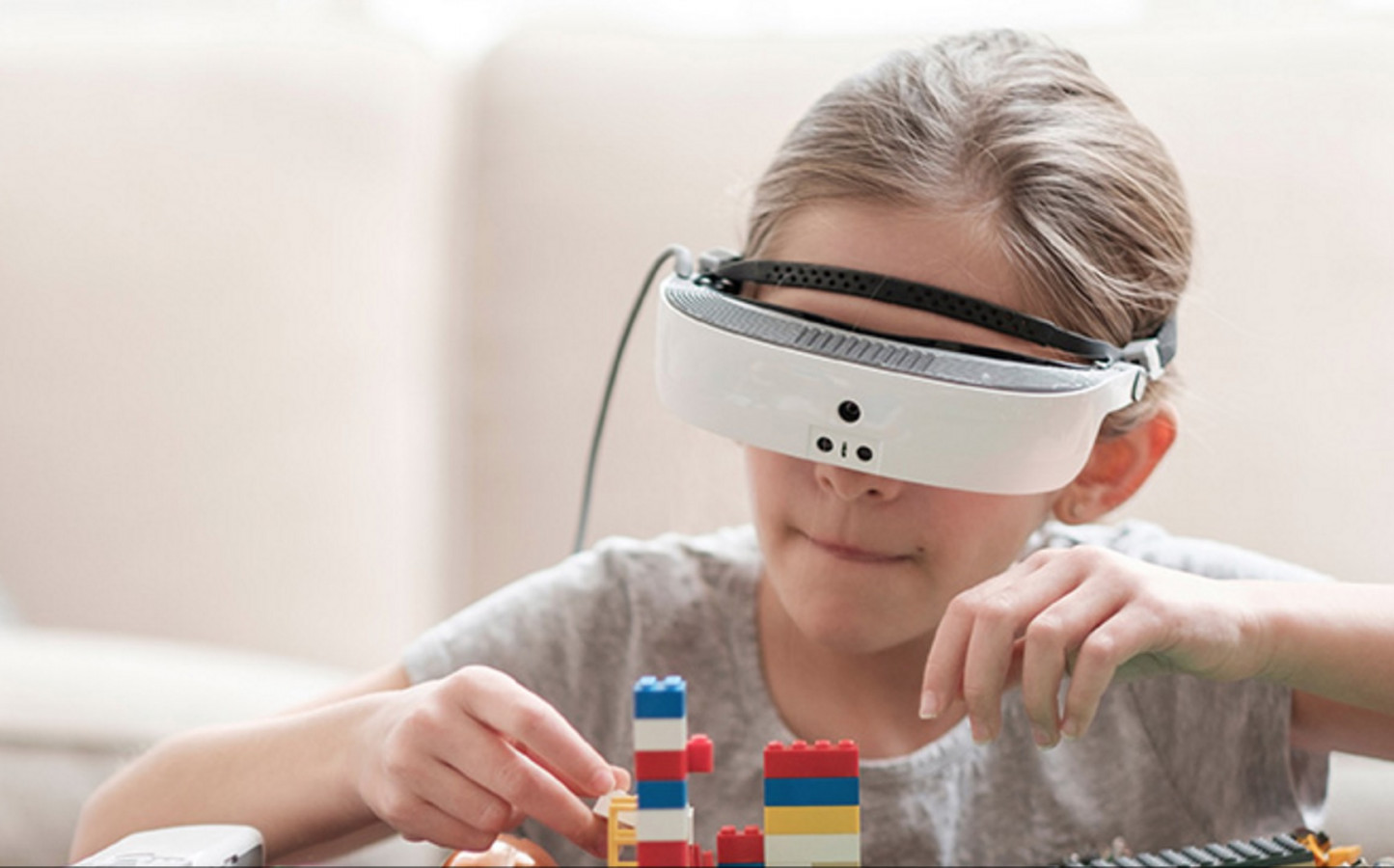 eSight 3可以让低视力者重见光明，但是价格偏贵 - 动点科技