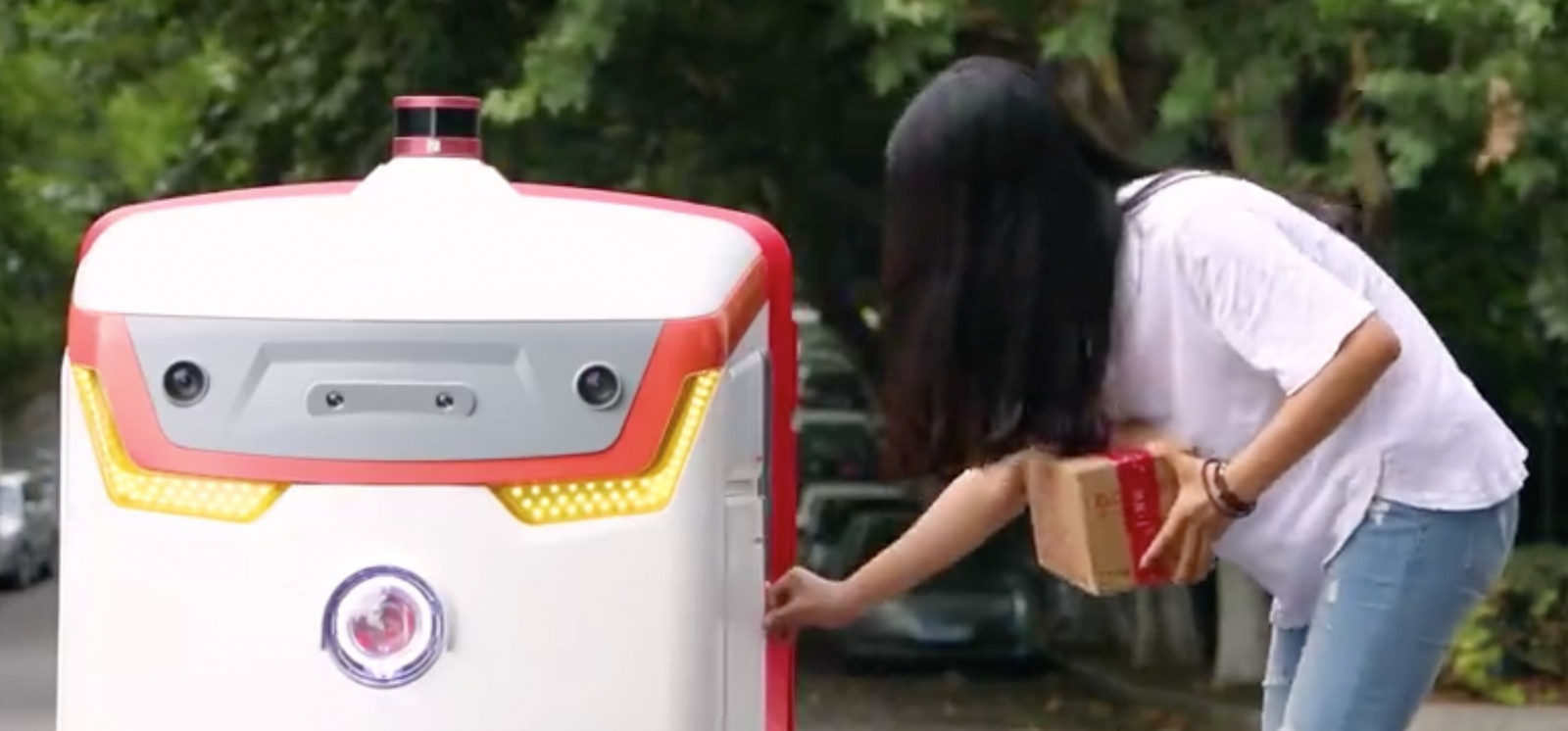 京东配送机器人上线运营，在人大完成首单配送 - 动点科技