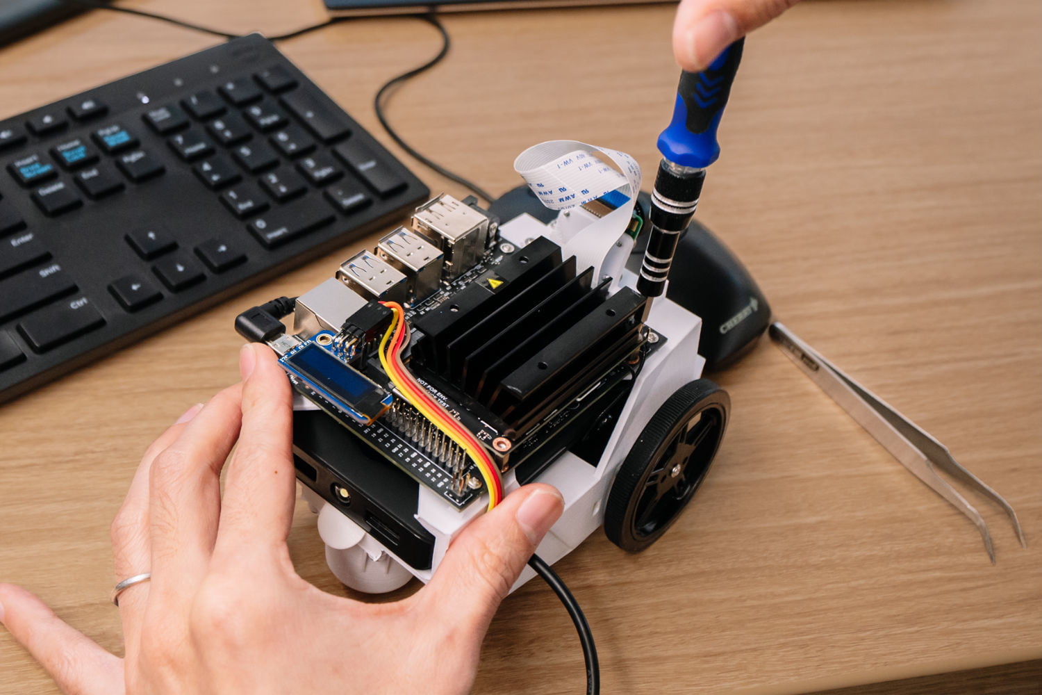 Nvidia 推出可运行所有人工智能模型的 Jetson Nano，售价 99 美元 - 动点科技